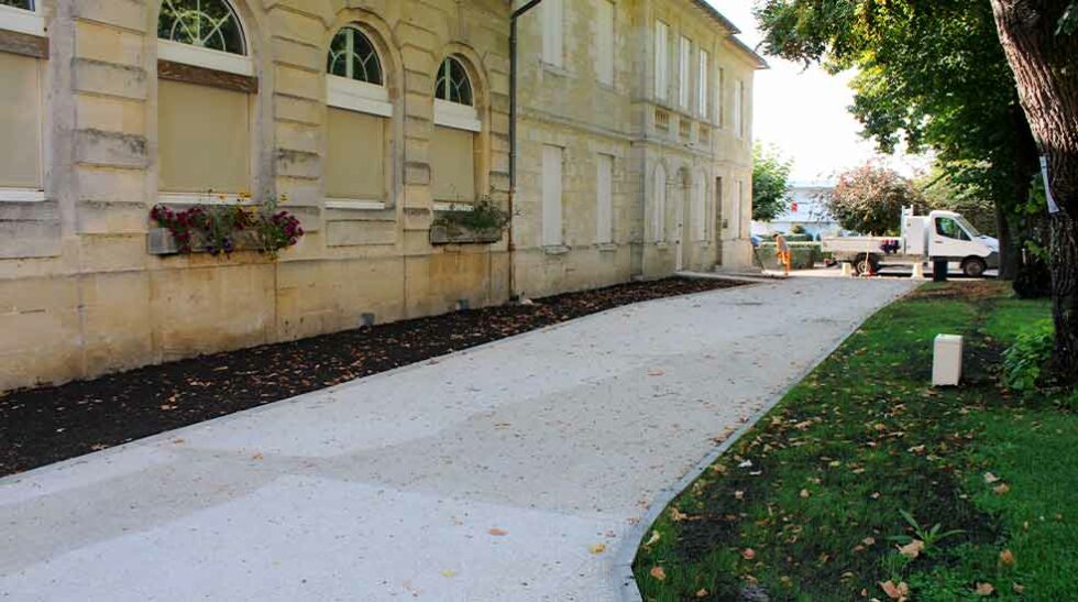 Aménagement du parvis de l'école Simone Veil de Ludon Médoc - Peperiot.com